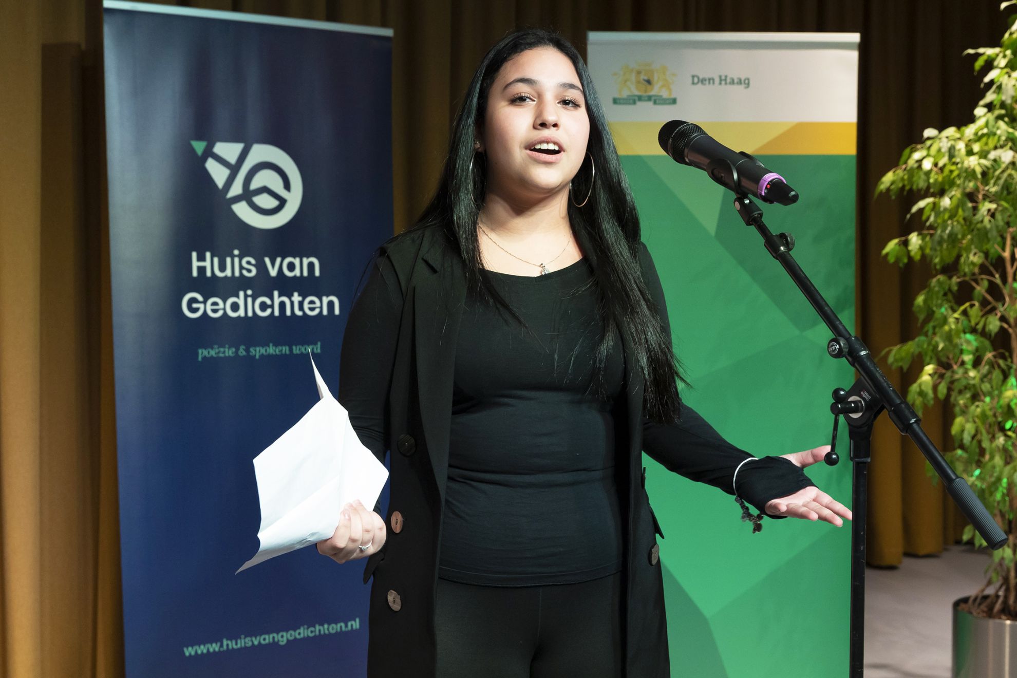 Den Haag benoemt de eerste Jonge Stadsdichter: Chelsy Valentina ...