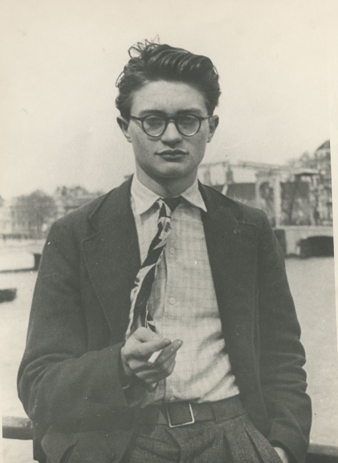 Op de jeugdfoto’s van Remco Campert is in de baby al de latere ...