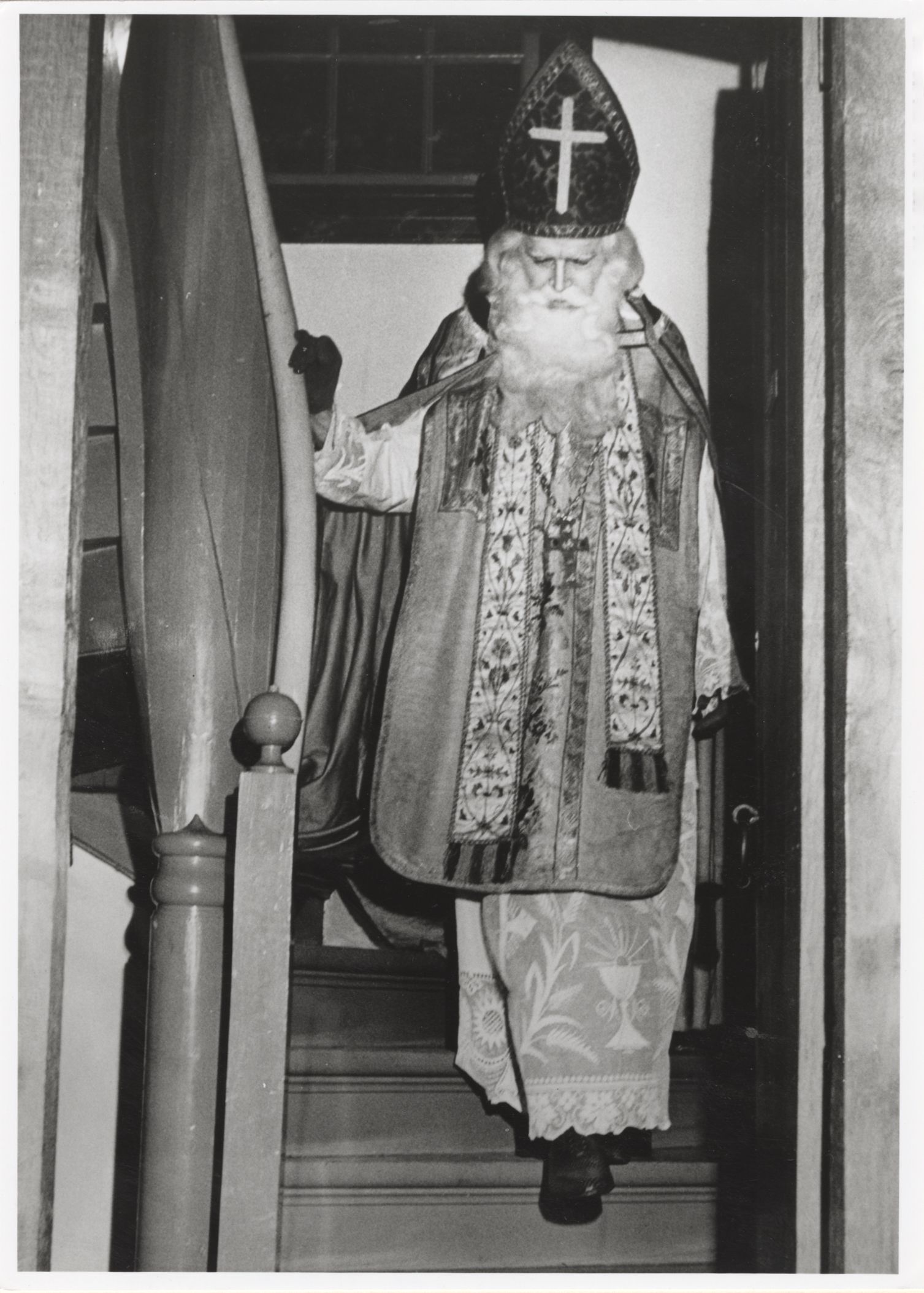 De sinterklazologie van Godfried Bomans is nog steeds ...