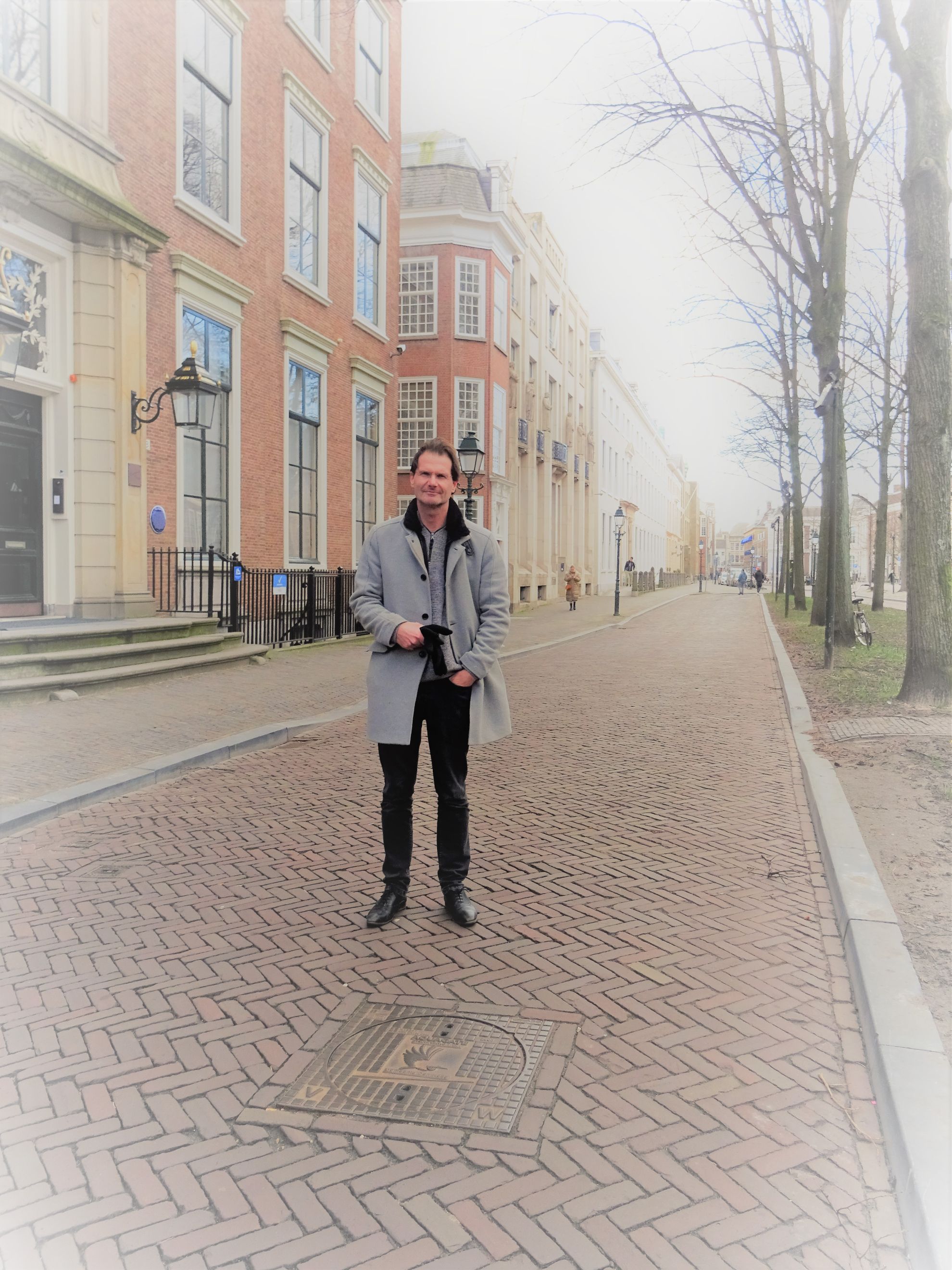 Een non-binaire Hagenees: de tweeslachtige houding van Louis ...